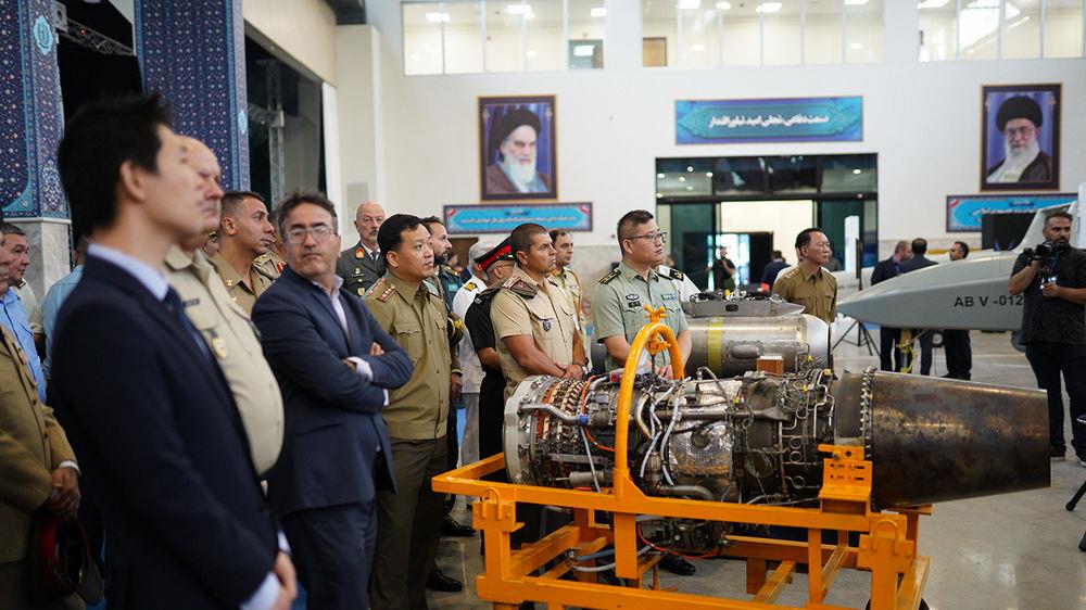 Agregados militares visitan exposición de logros defensivos de Irán ...
