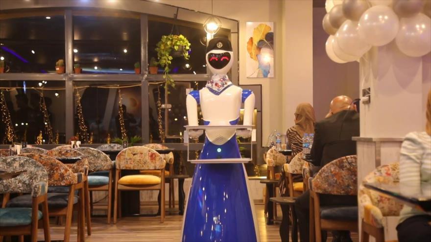 Primer restaurante con robots camareros para sus clientes en Mosul ...