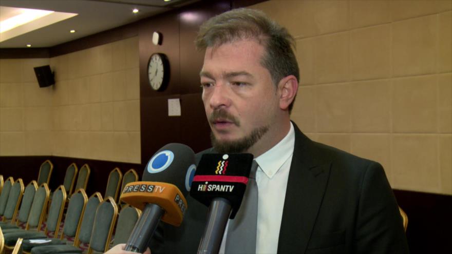 Periodista llama a formar frente mediático unificado en el mundo ...